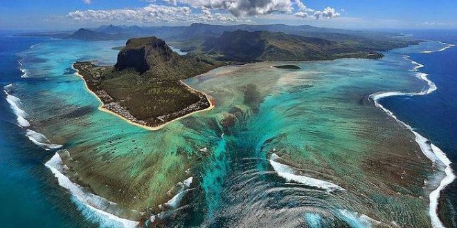 Cascade sous-marine de l'Île Maurice - Images d'une paysage unique