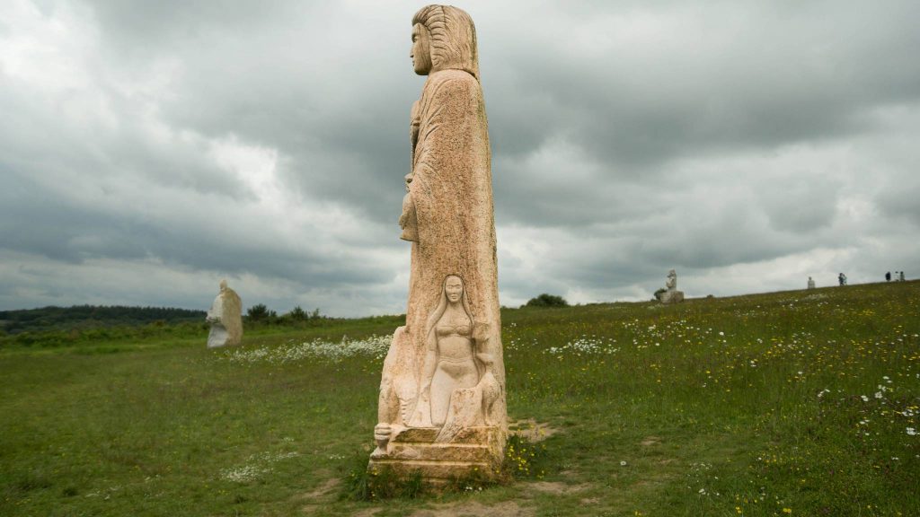 Vallée des Saints - L'Île de Pâques de la Bretagne - Statues et paysages
